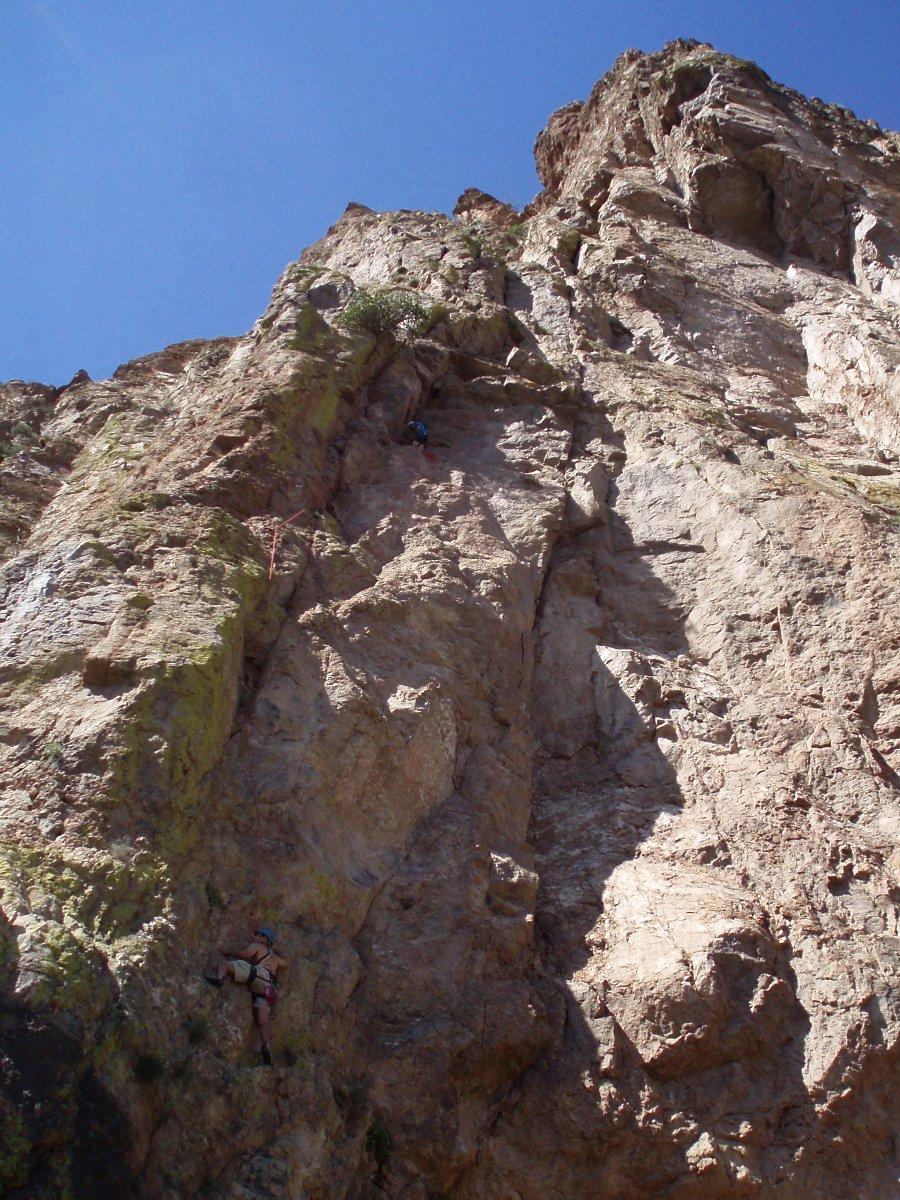Weavers Needle climbing area