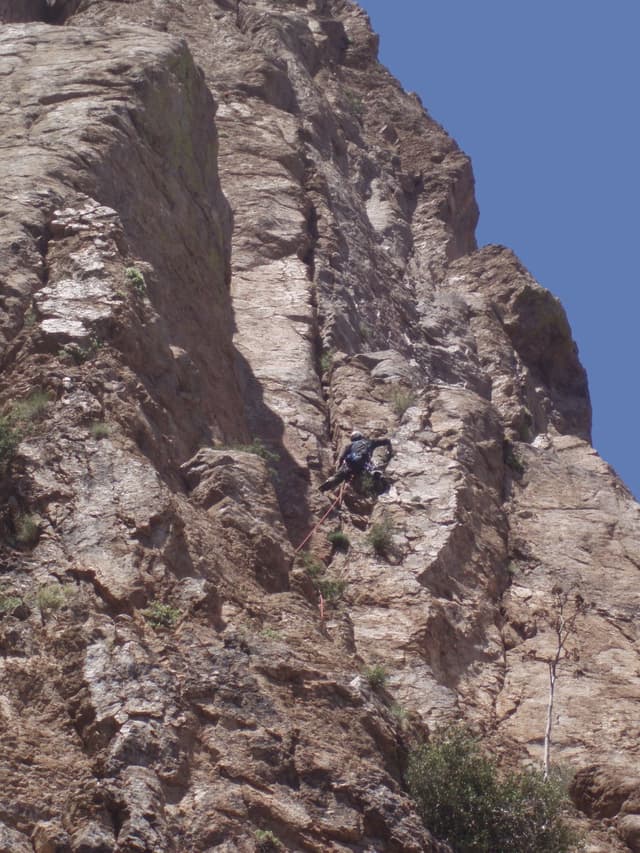 Weavers Needle climbing area